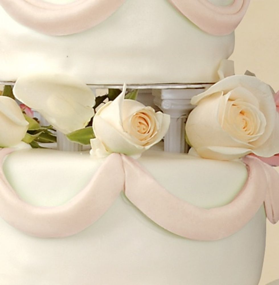 How to pick a wedding cake - B+C Guides