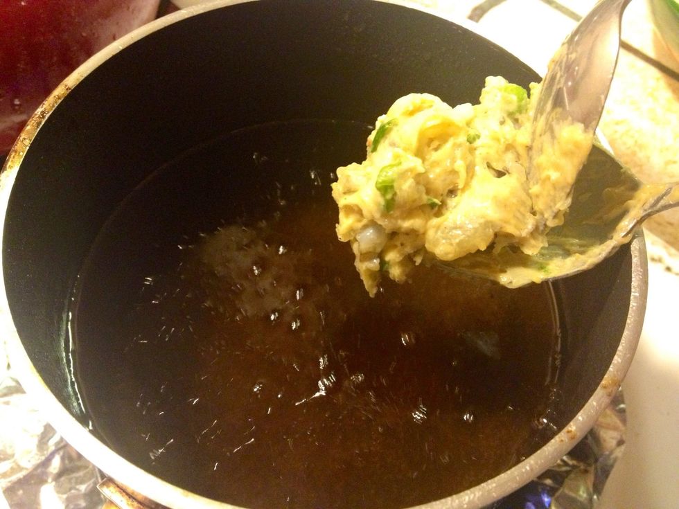 How to make shrimp beignet with sriracha aioli - B+C Guides