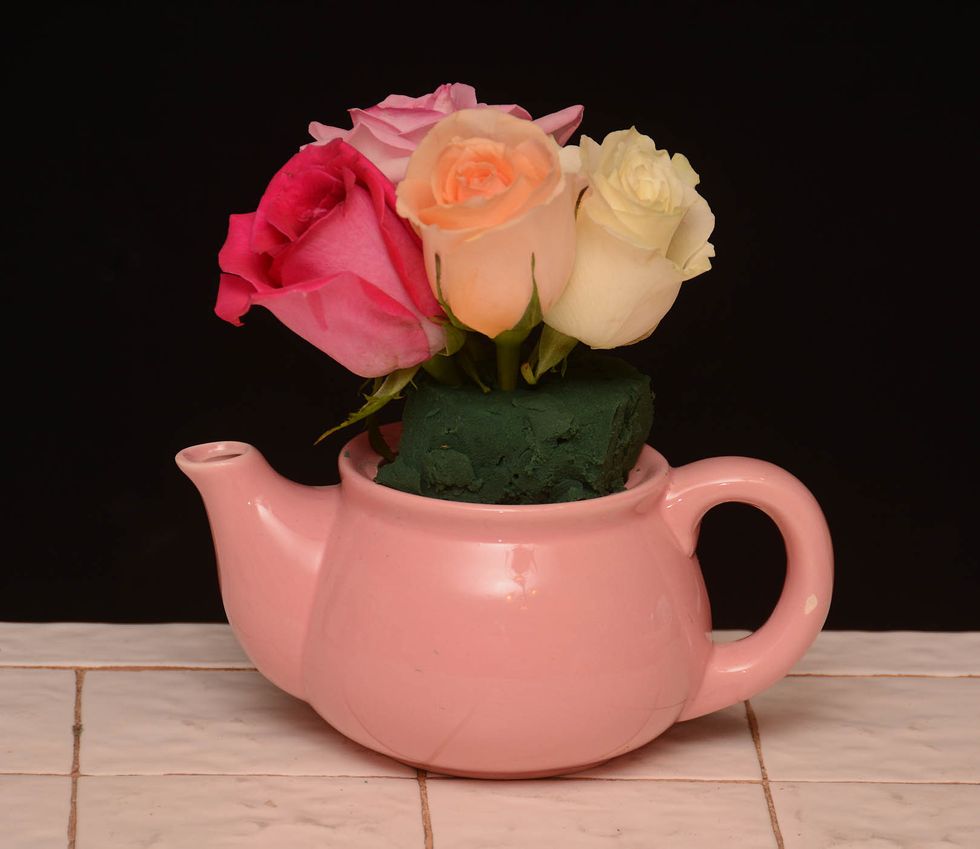 How to make a teapot floral for mom - B+C Guides